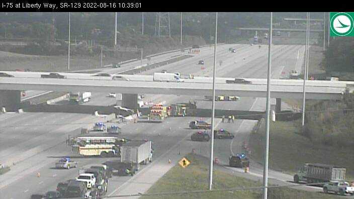 1 person airlifted to the hospital following major crash on I-75