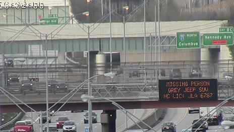 First responders, crash block lane on I-71 in Norwood