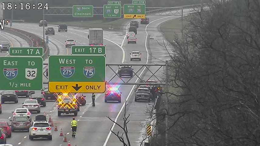 Crash blocking lanes on I-71 in Montgomery, police on scene