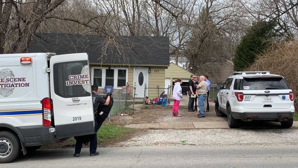 Des Moines police launch investigation after woman found dead in yard Des Moines police launch investigation after woman found dead in yard