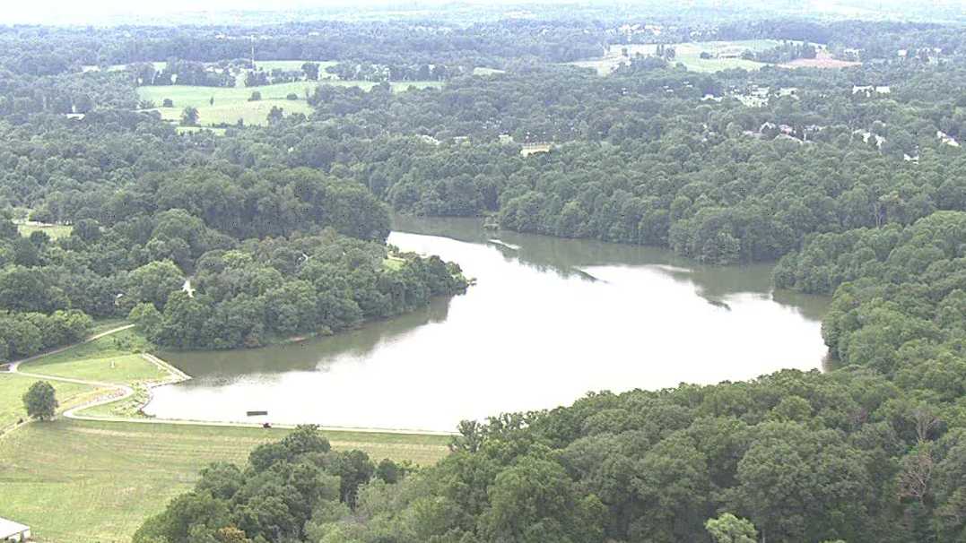 Blue-green algae bloom temporarily closes Centennial Lake
