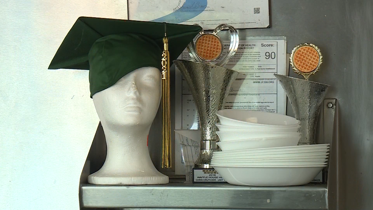 #NewsWeLove: The Center Point Waffle House graduate and one simple gesture