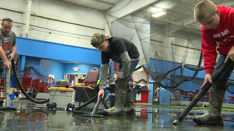 Baseball players pitch in to dry out flooded Cincinnati indoor field