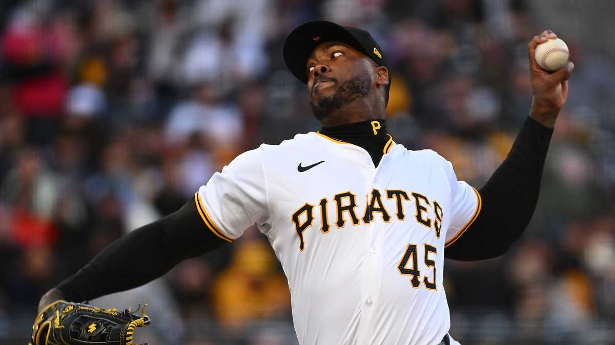 Aroldis Chapman signs with Boston Red Sox