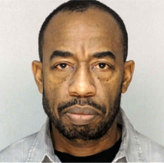 Georgia: Middle school teacher arrested for having sex with child