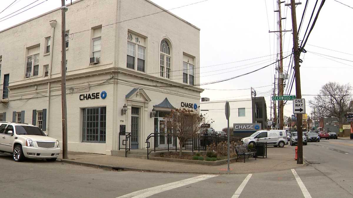 Chase Bank held up on Bardstown Road; robber at large