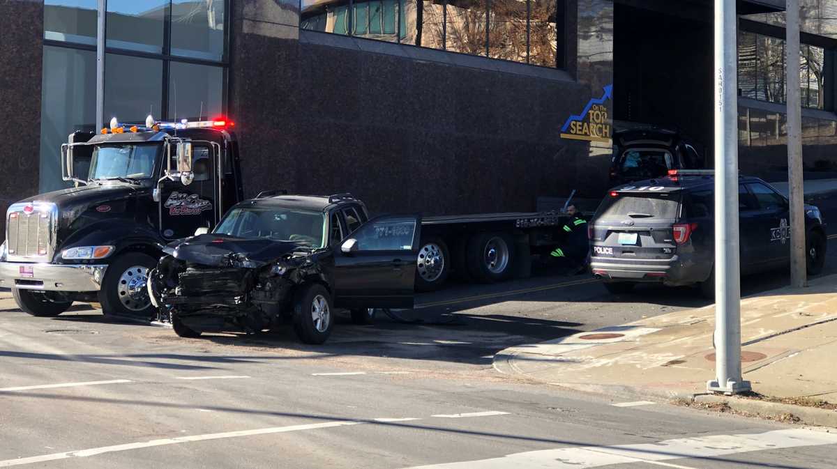 2 Arrested After Carjacking Police Chase And Crash Thursday