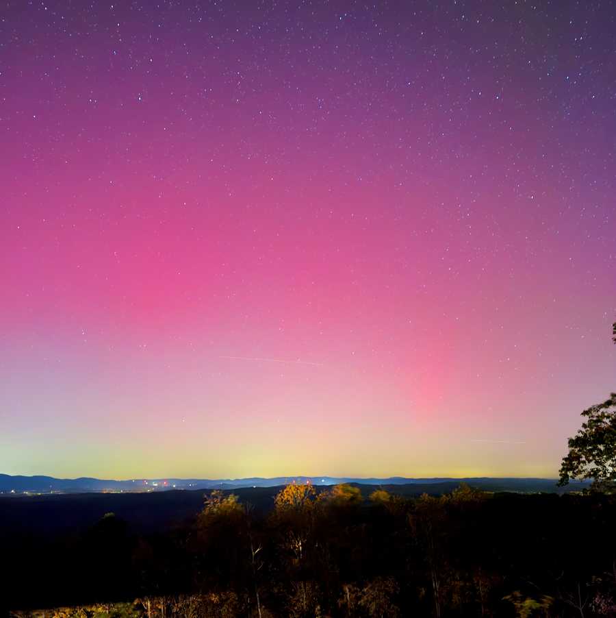 Northern lights light up the Alabama sky