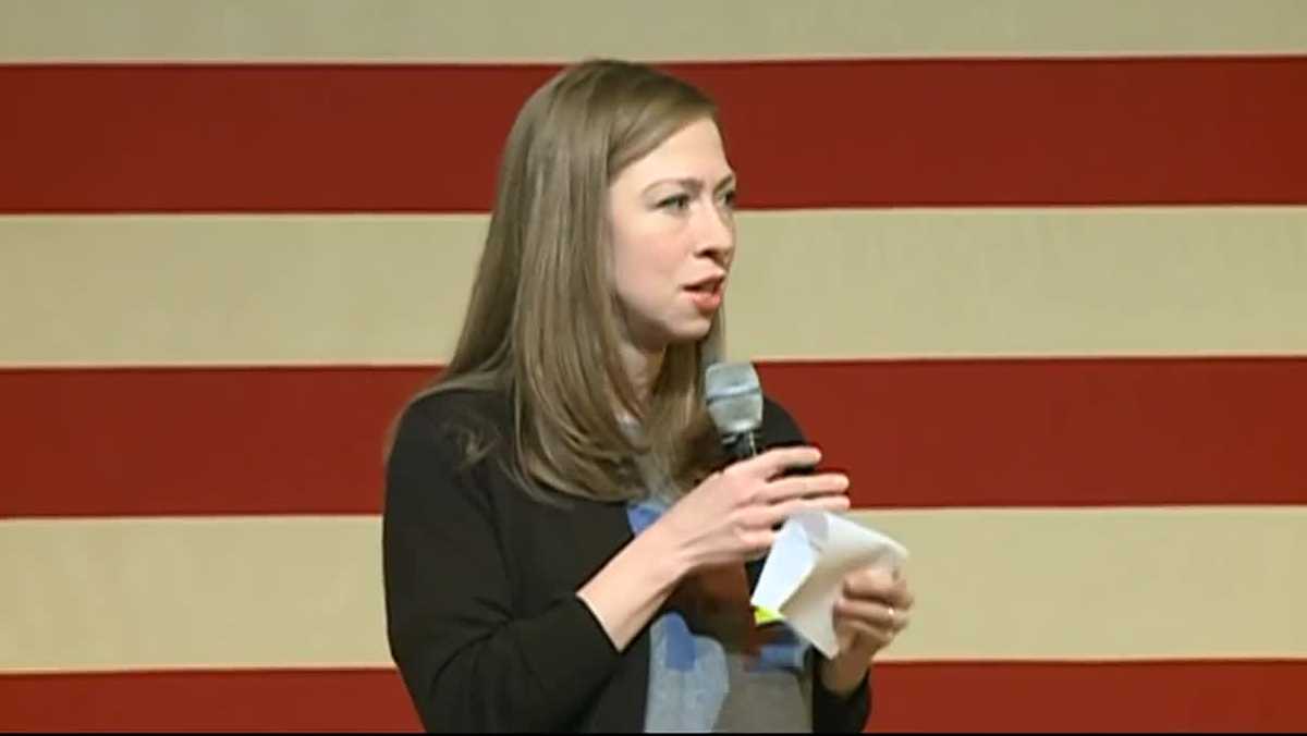 Chelsea Clinton Stumps For Mother In Nh