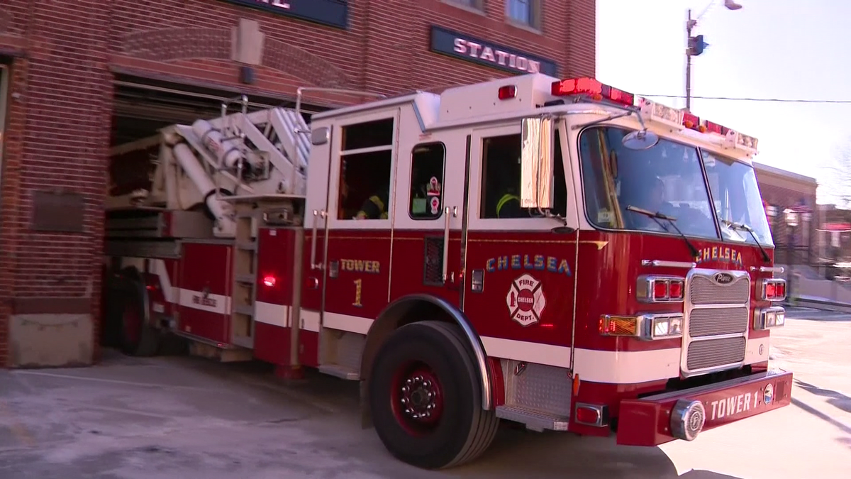 Investigators seek tips after two arsons at apartment building