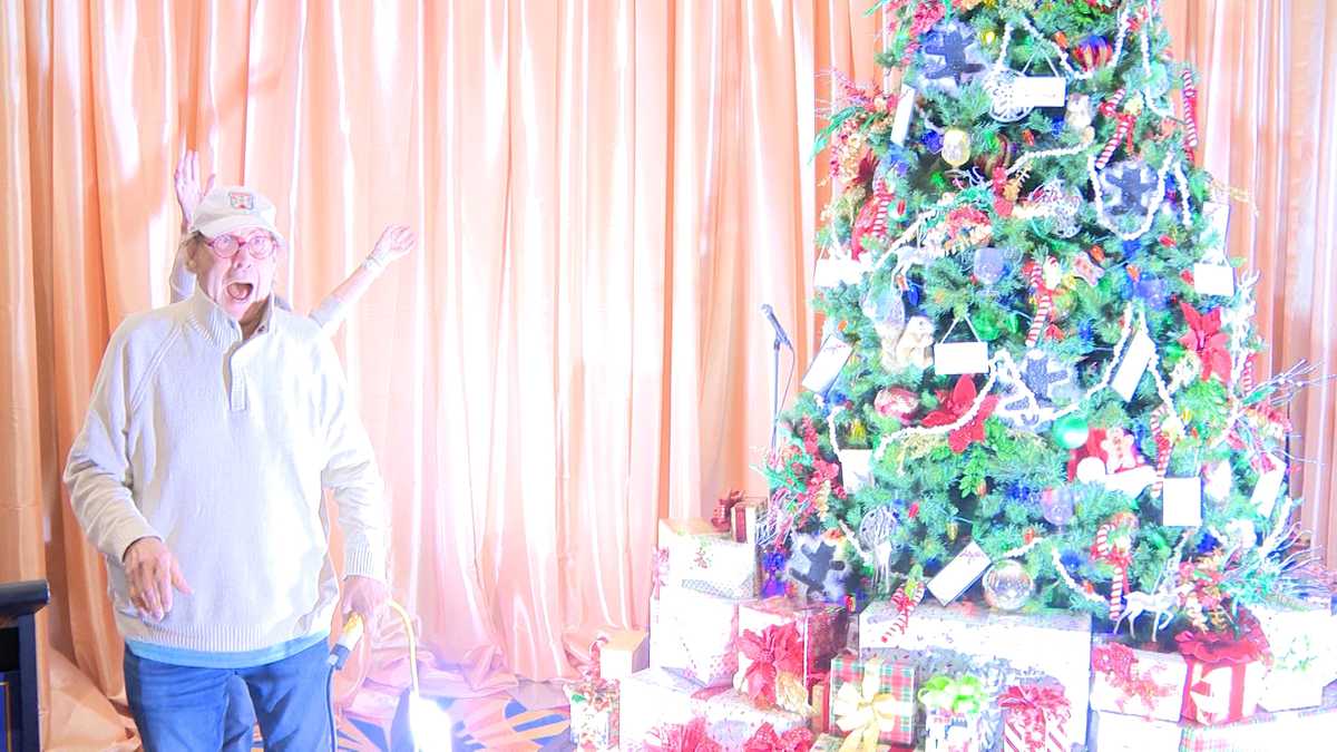Chevy Chase lights the Christmas tree at Pittsburgh Rivers Casino
