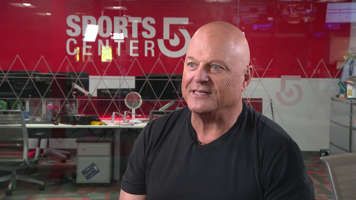 Actor Michael Chiklis visits NewsCenter 5 to talk football, new movie