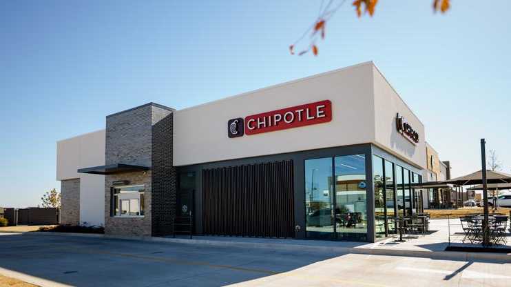 Chipotle opens first location in Louisville with a drive-thru