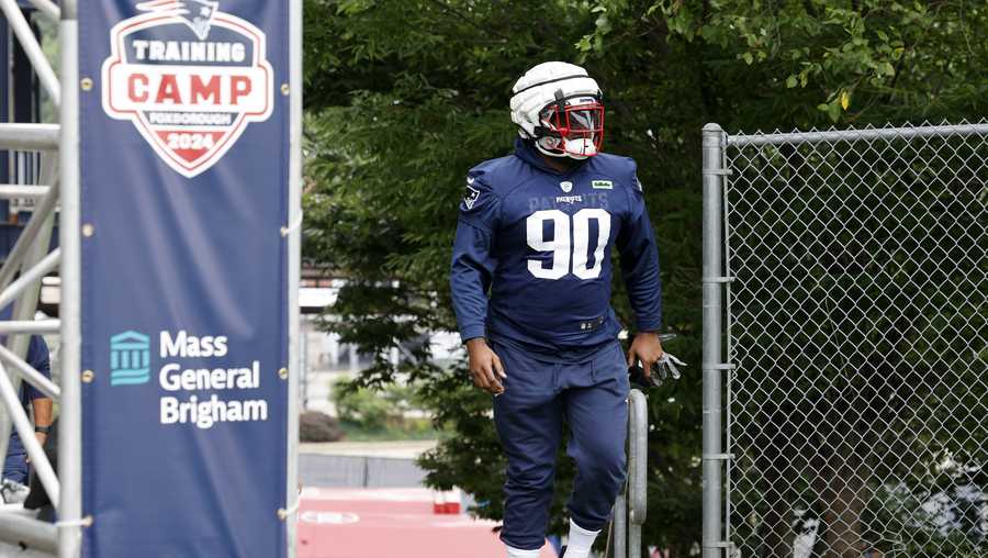 Patriots defensive tackle Christian Barmore diagnosed with blood clots