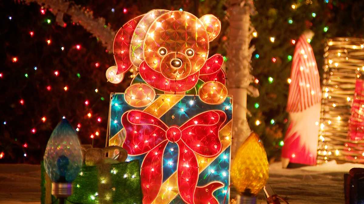 Omaha-area Christmas displays bring holiday cheer to metro