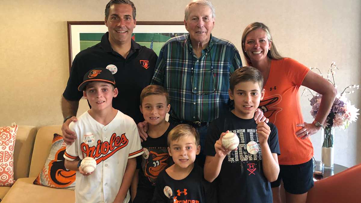 Fans remember Orioles legend Brooks Robinson through photos