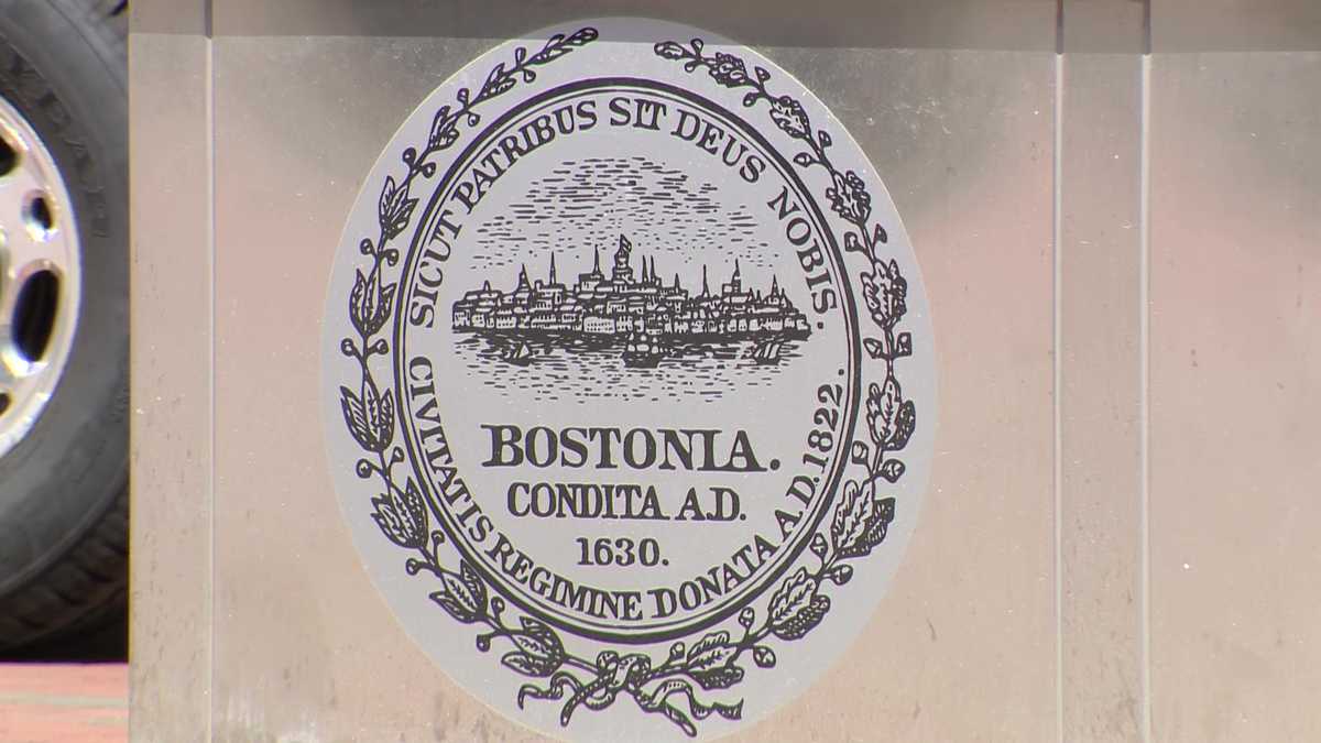 Boston mayor signs order temporarily barring evictions in city