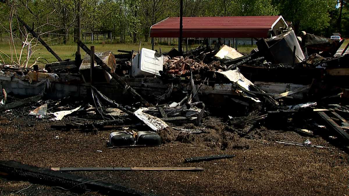 Man saves mother, loses sister in deadly Claxton fire
