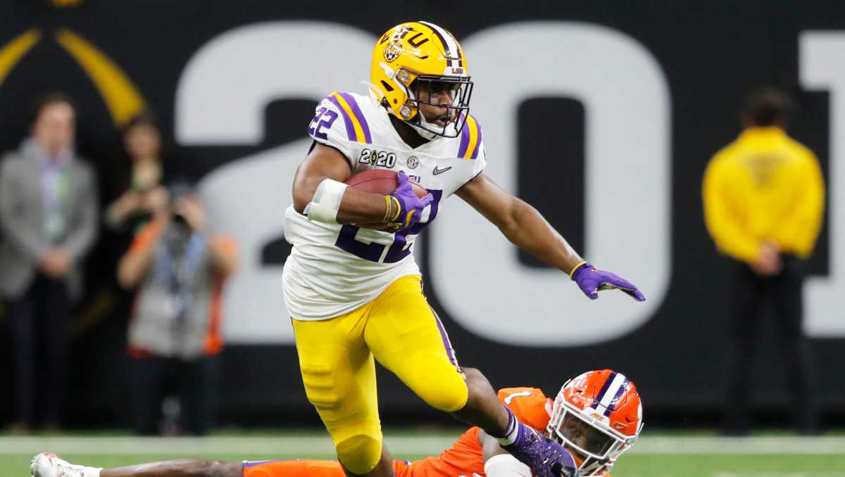 Clyde Edwards-Helaire shields teen during Kansas City shooting