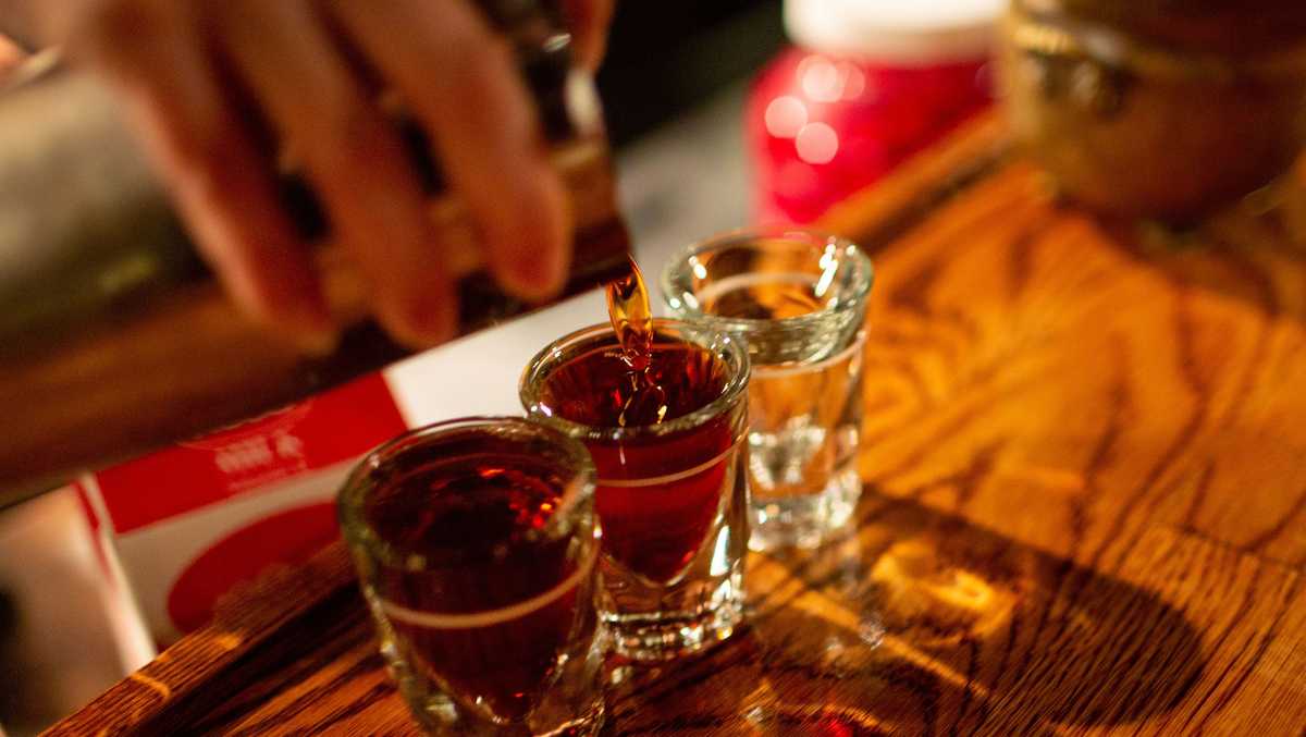 Heavy drinkers don't really 'handle their liquor,' study says