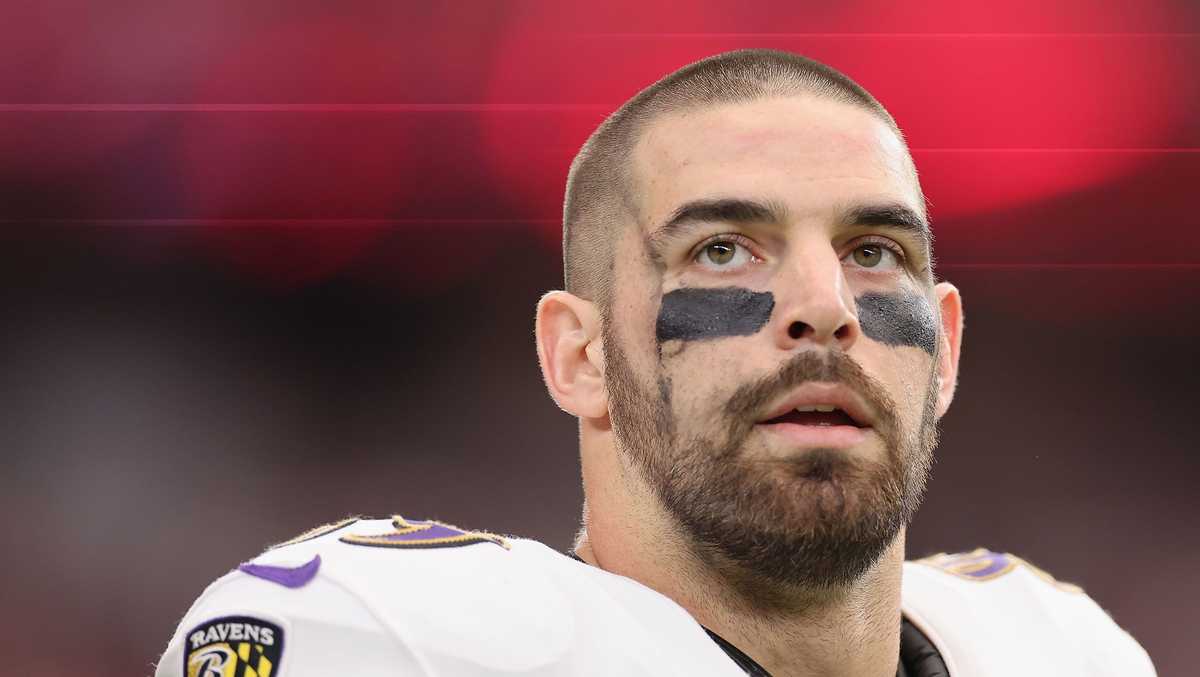 NFL player Mark Andrews helps woman on flight