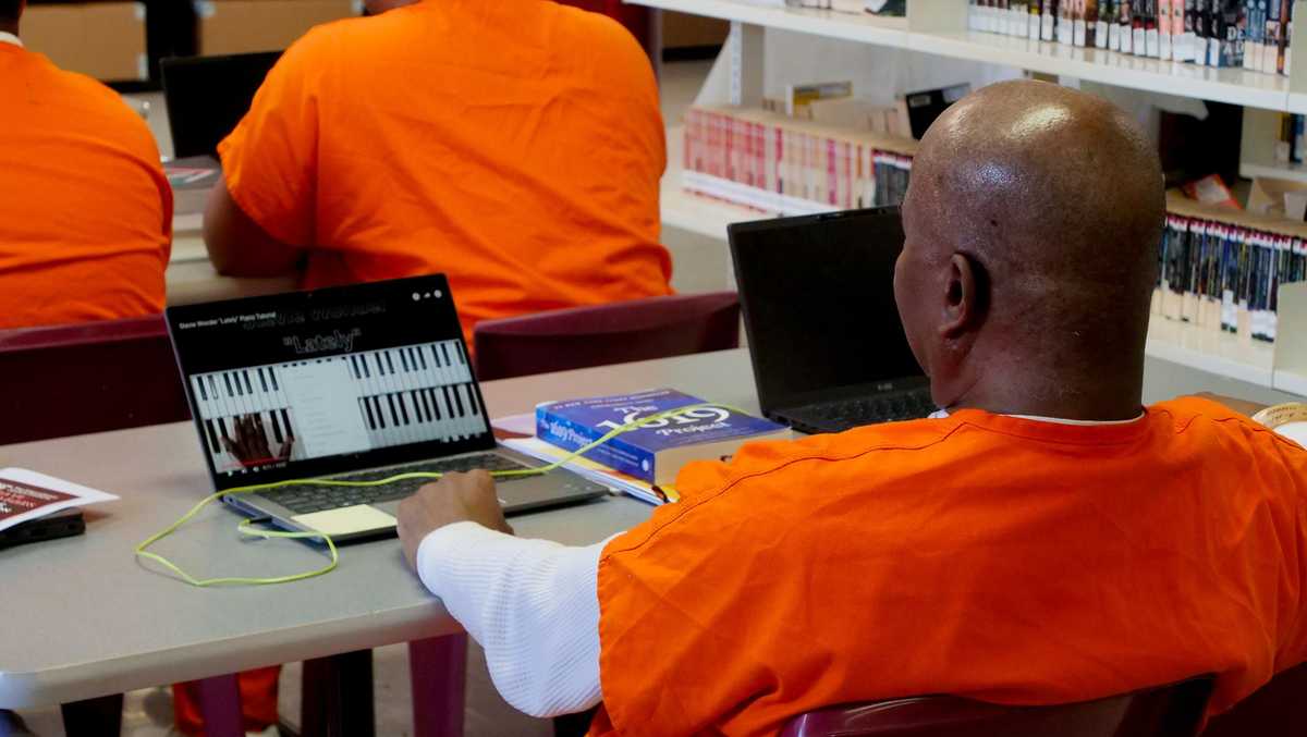 Inmates learn to code in prison