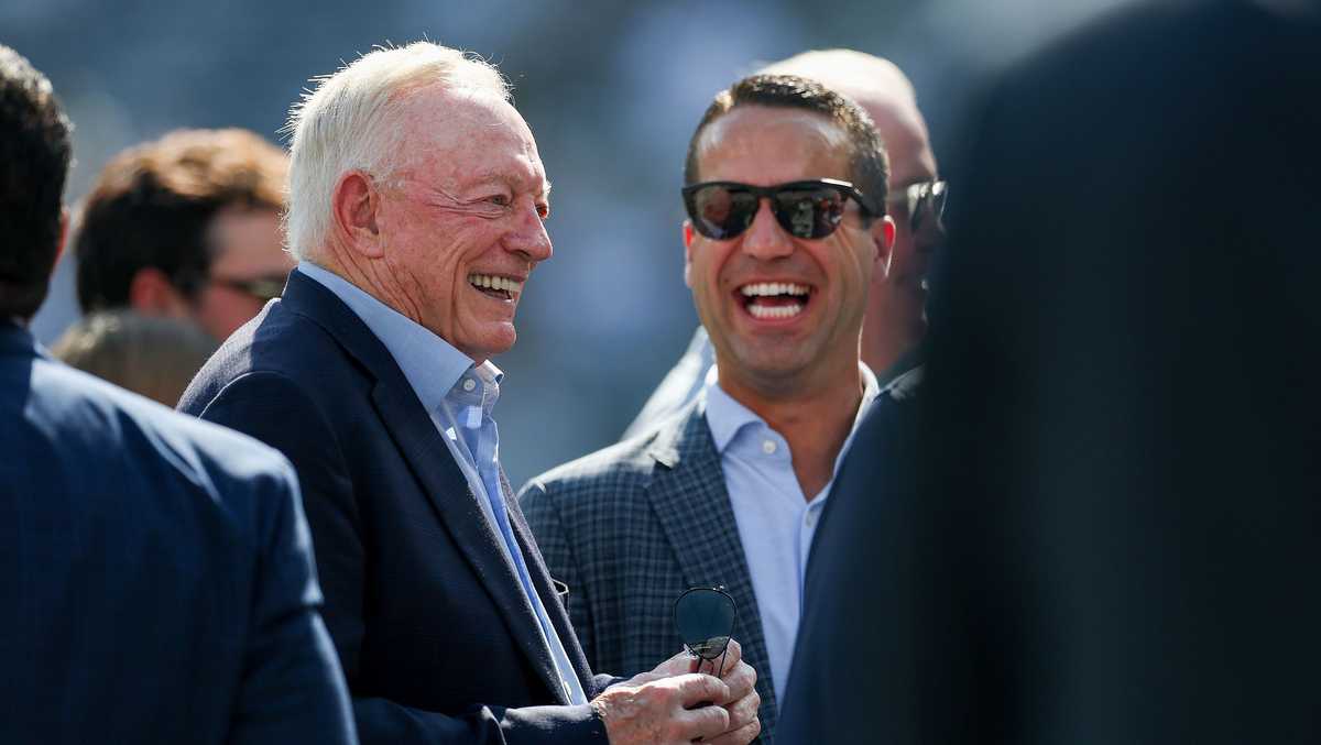 NFL fines Dallas Cowboys owner Jerry Jones for obscene gesture