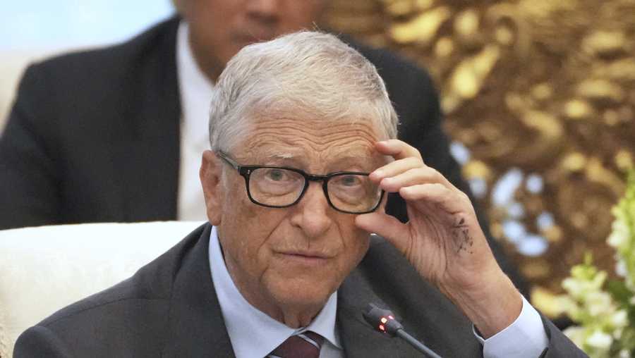 Bill Gates announces plan to give 'virtually all' his money away and ...