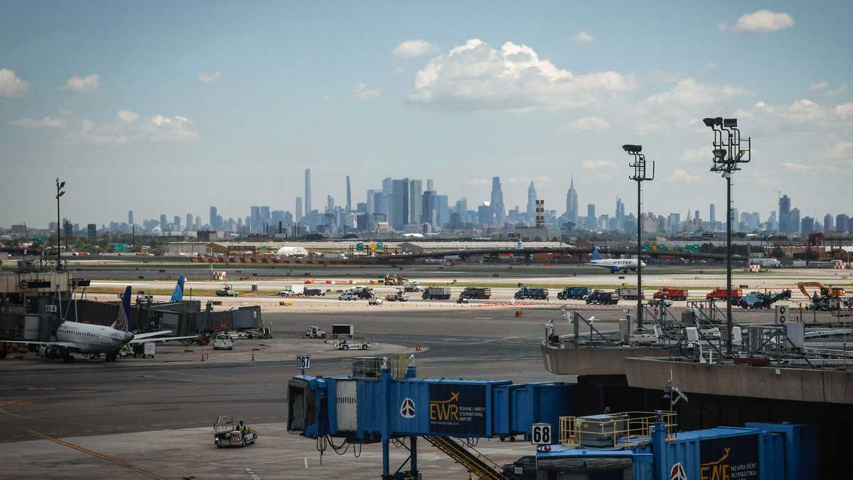 Newark airport radar outage causes flight delays