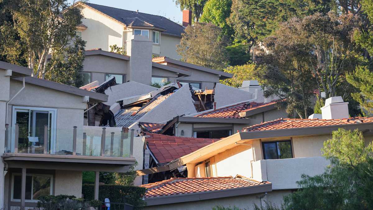 Massive landslide destroys homes, prompts evacuations in Southern California