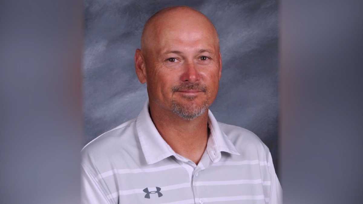 Roland players honor coach