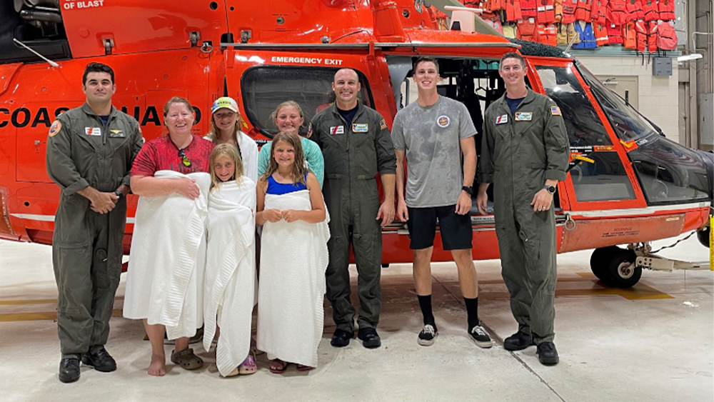 Water Rescue: Savannah Coast Guard crew saves family of 5 stuck on ...