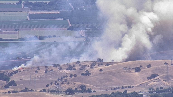 Crews battle wildfire in Contra Costa County