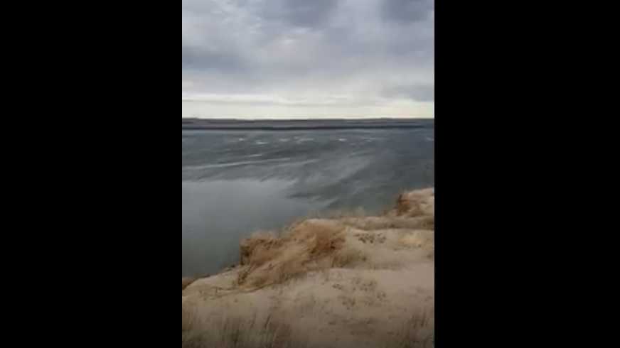 Incredible video shows cold front coming across Lake McConaughy in Nebraska