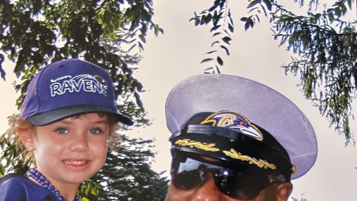 Ravens Flock remembers Captain Dee-Fense | Fan photos