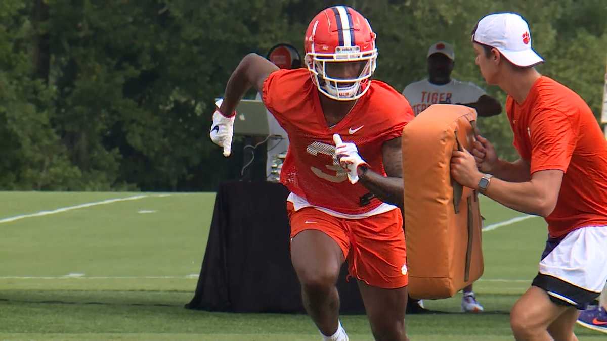 Clemson wide receiver leaving the program