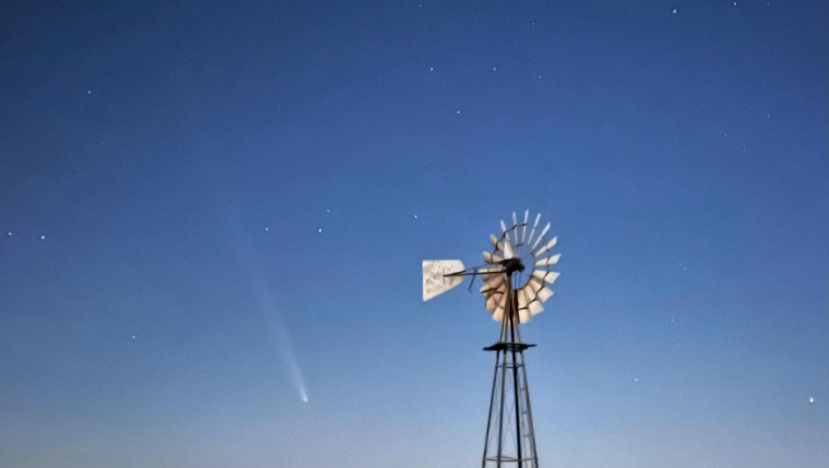 Photos: Iowans snap once-in-a-lifetime photos of Comet Tsuchinshan-ATLAS