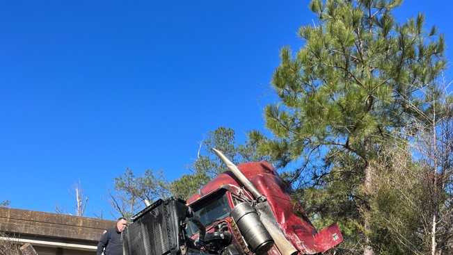 I-55 southbound reopens after tanker crash in Copiah County