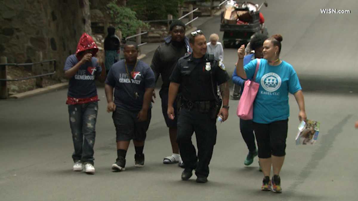 Officers, kids spend day at zoo learning about animals, each other