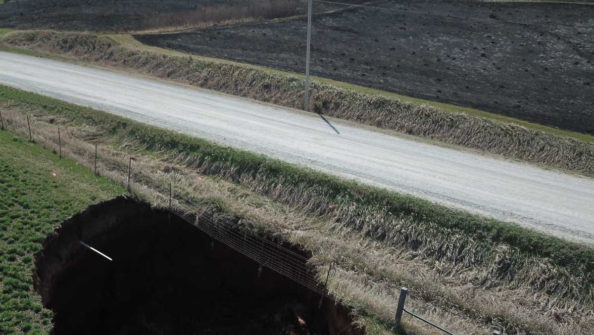 Crews begin repairing sinkhole in Marion County