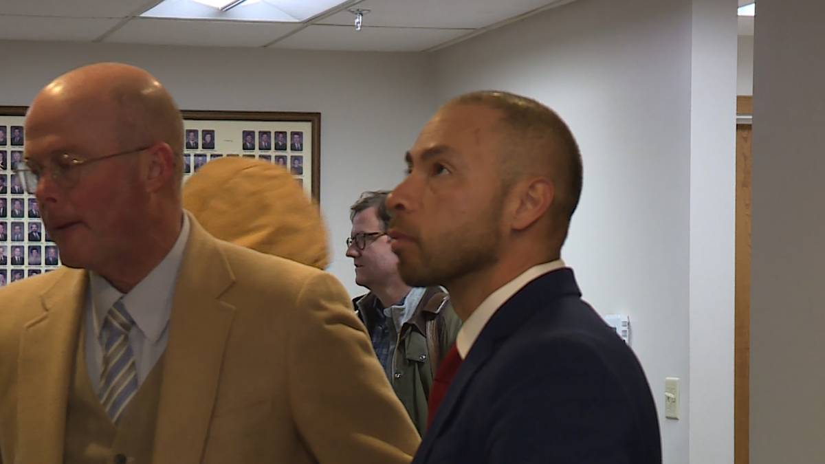 Trial underway for Arkansas officer charged in driver's death