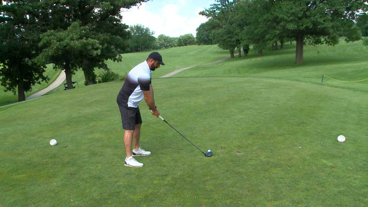 Man's marathon golf outing raises $6,000 for charity