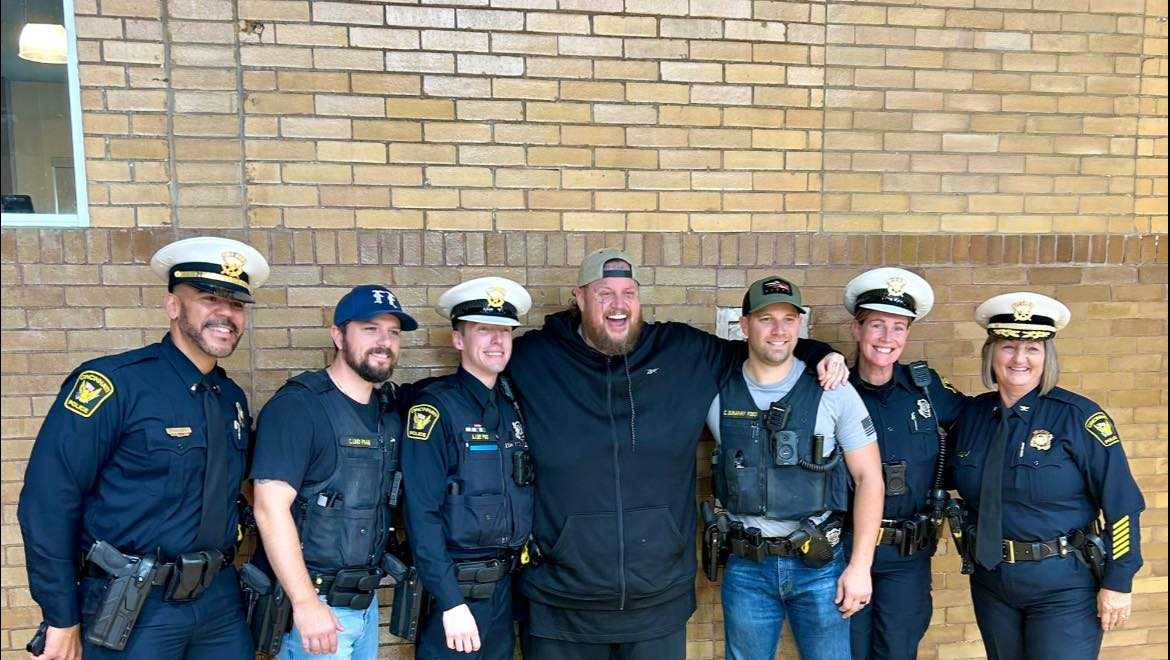 Jelly Roll visits with Cincinnati police before Monday night's concert
