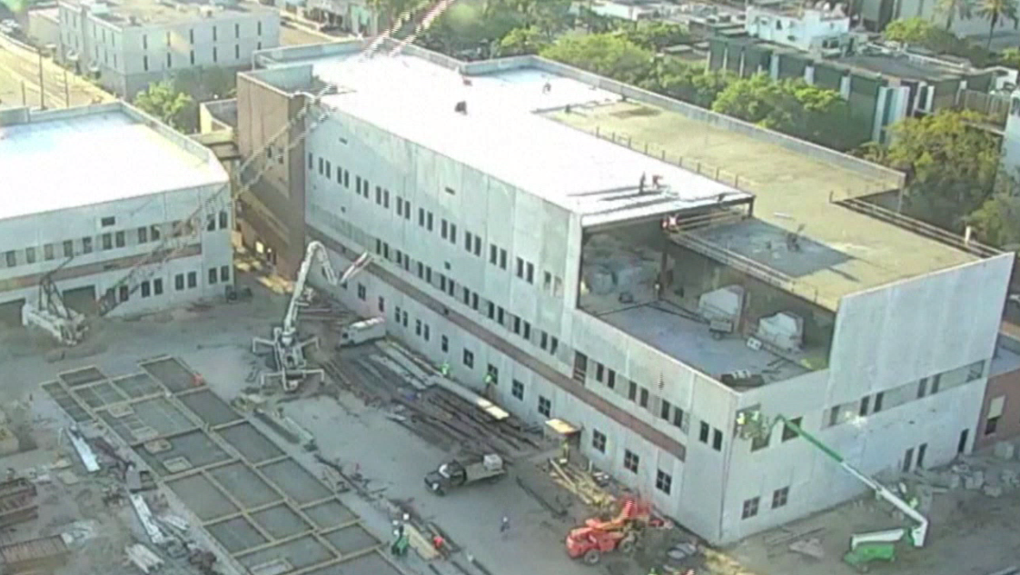 Workers run for their lives as crane topples over in St. Pete