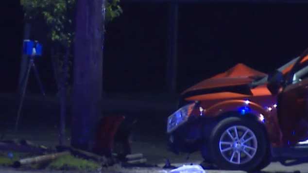 Police: 1 dead, 2 injured after car crash in Hamilton