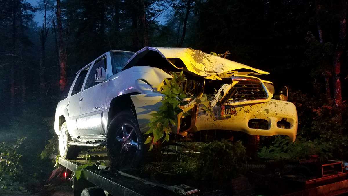 Unlicensed driver crashes SUV filled with teens into tree, police say Unlicensed driver crashes SUV filled with teens into tree, police say