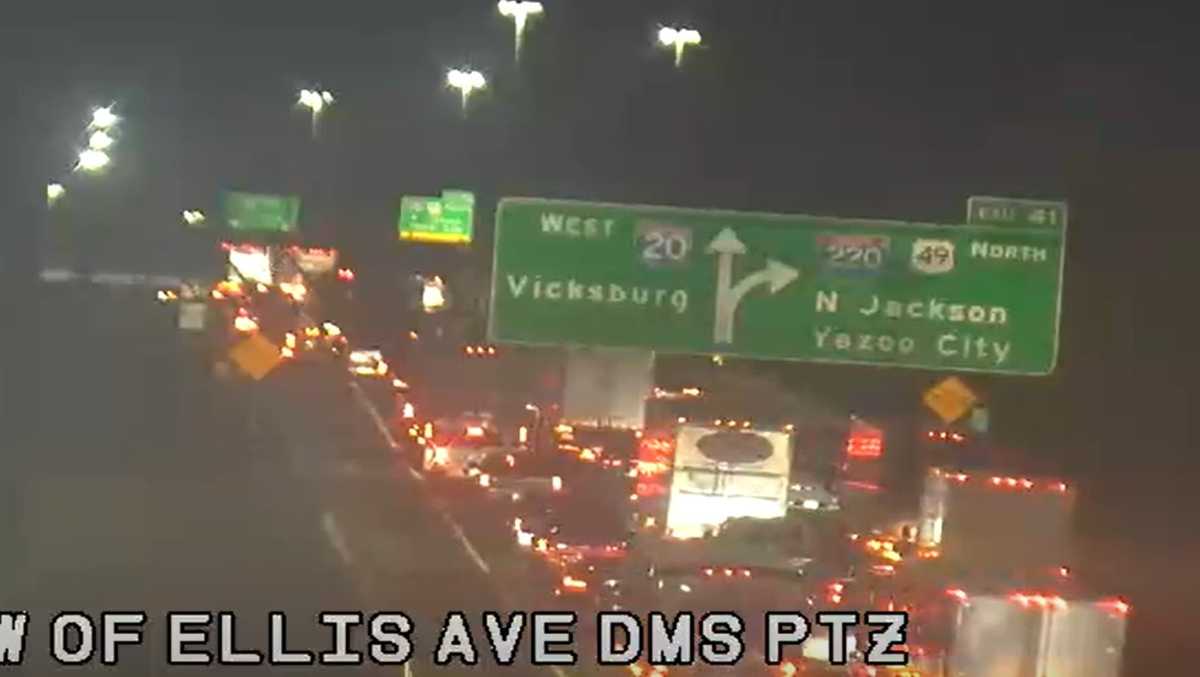 Crash shuts down westbound I-20 traffic in Jackson