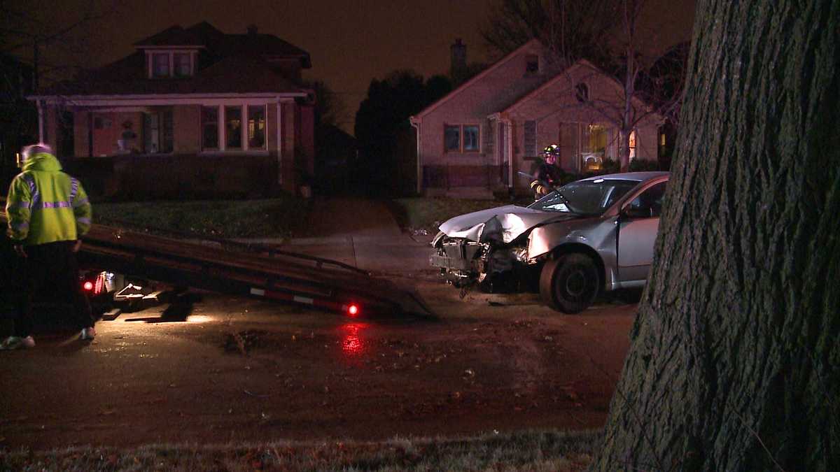 Police pursuit in Wauwatosa ends with crash into tree, manhunt