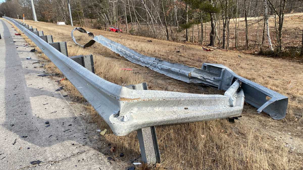 Crash off I-93 in Bow, New Hampshire, leads to lane closure
