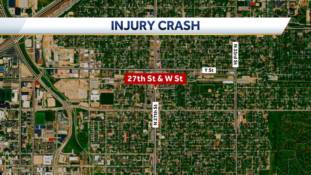 Lincoln police officer, another driver injured in T-bone crash
